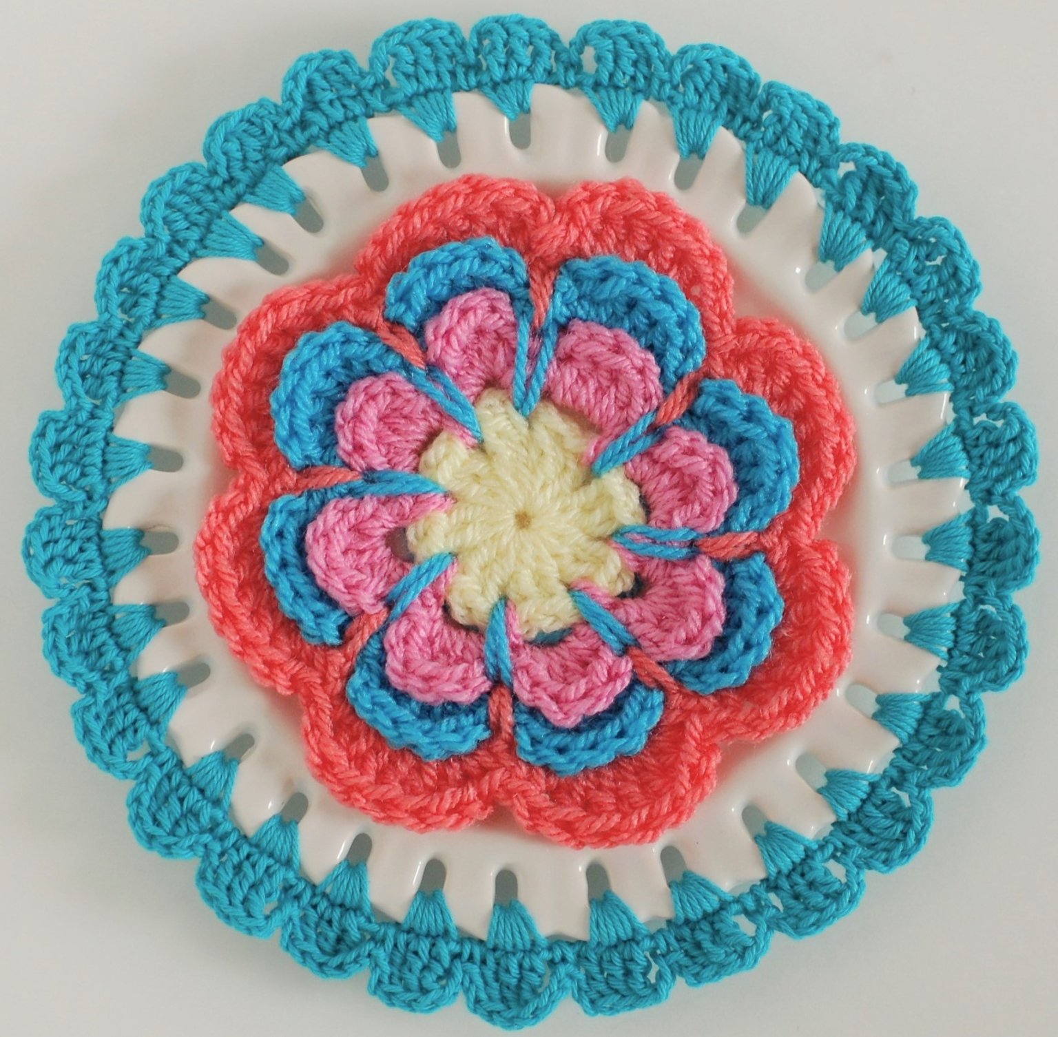 Crochet Edged Plates ... Crochet Plate Wall Hanging