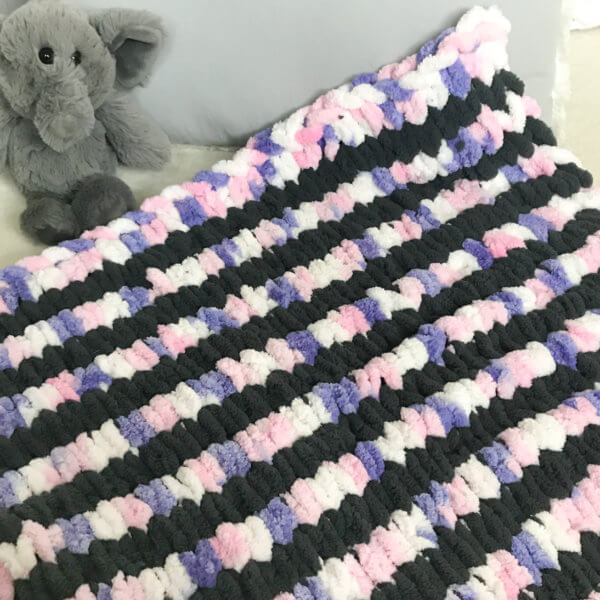 Loop Yarn Blanket Tutorial: Baby Blanket or Bigger! - Petals to Picots