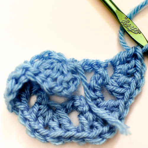 Infinity Scarf Crochet Pattern / Mobius Scarf | Petals to Picots