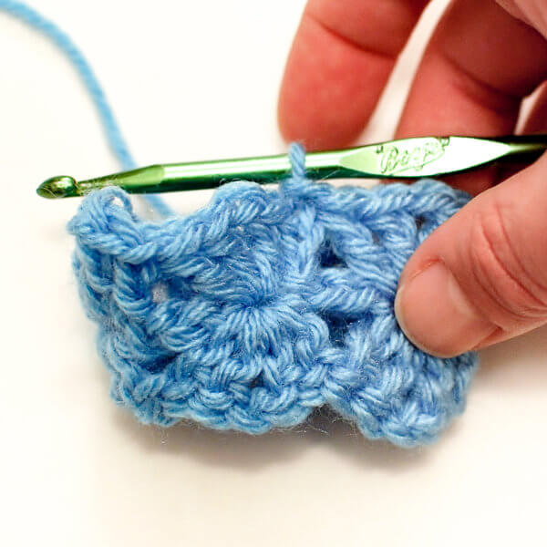 Infinity Scarf Crochet Pattern / Mobius Scarf | Petals to Picots